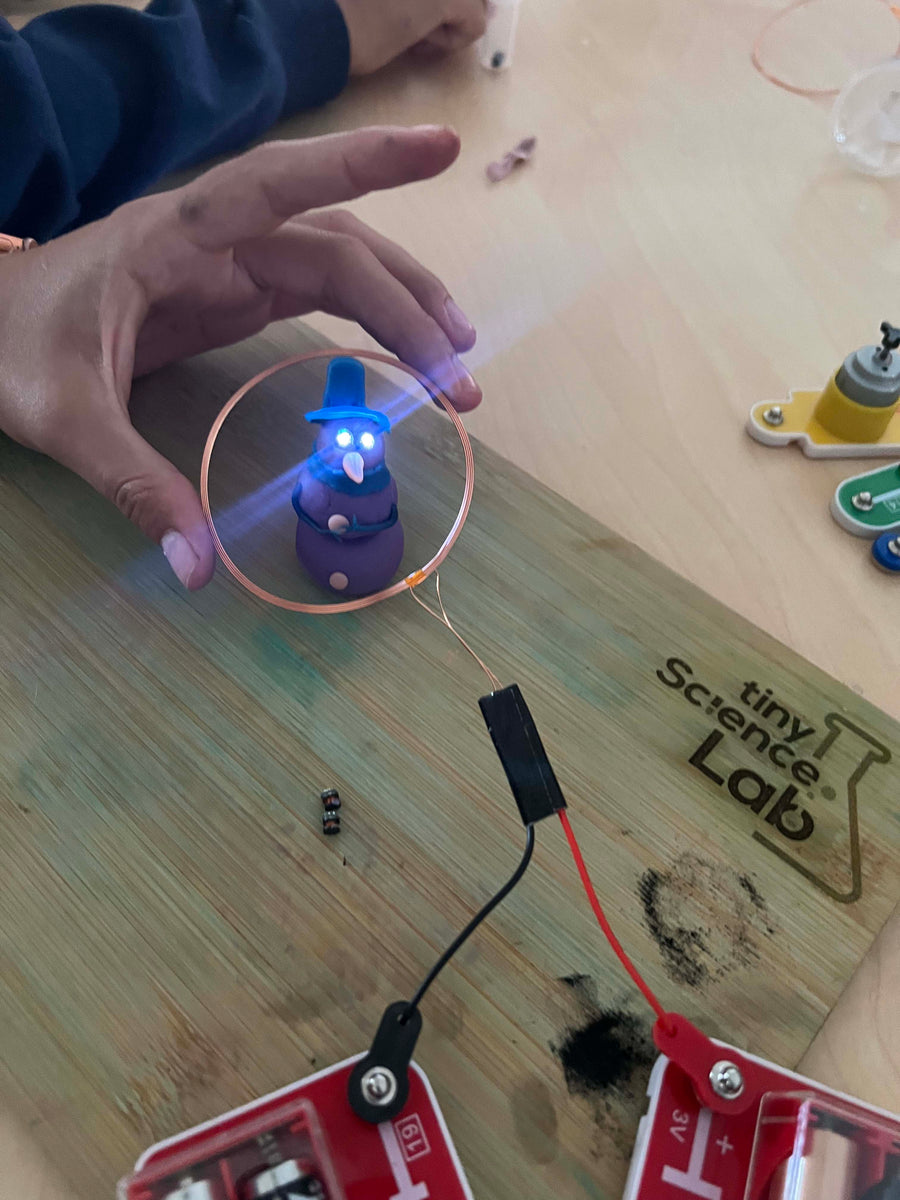 Wireless Electricity Transmission Set with Colourful LED lights – Tiny Science Lab